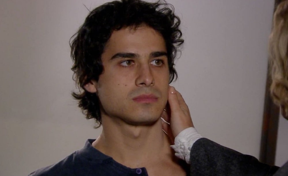 O que acontece com Julinho no final da novela Tititi?