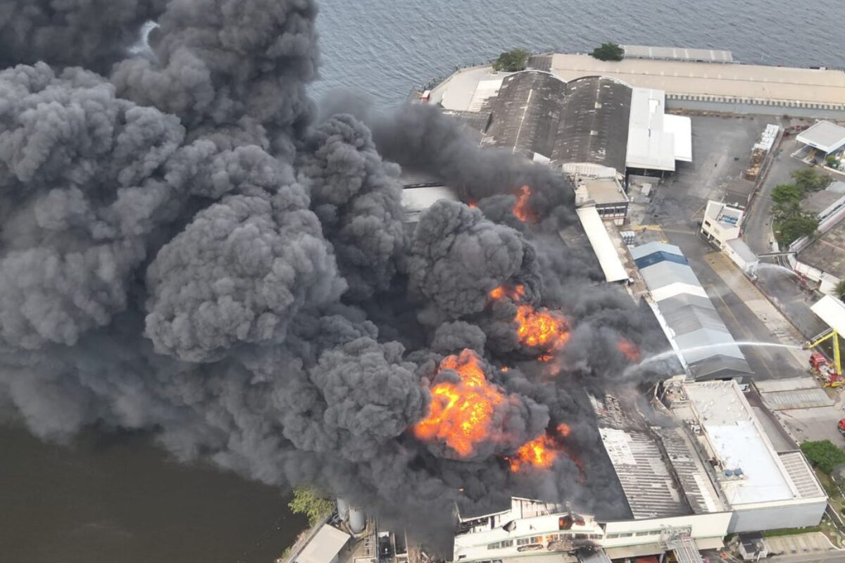 O que causou a fumaça escura do céu do Rio de Janeiro? | DCI