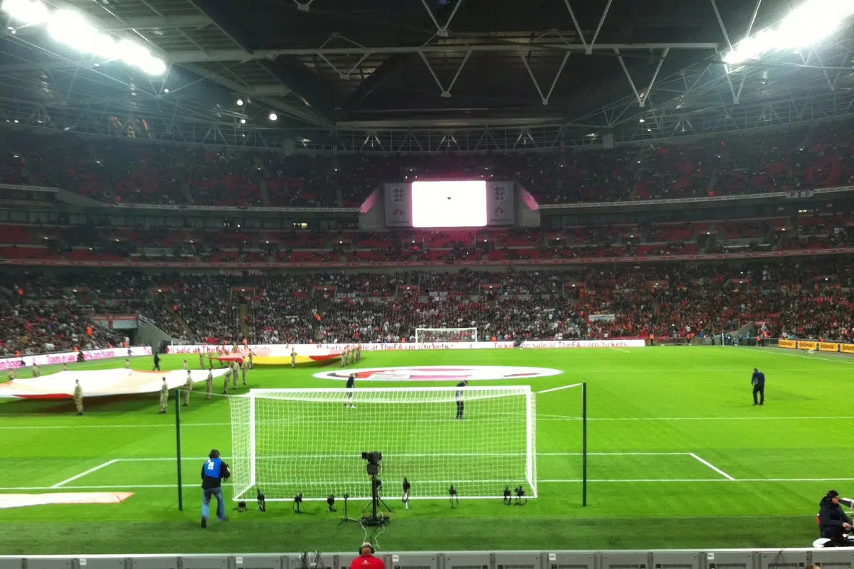 Onde assistir Crystal Palace x Manchester City na final da Copa da ...