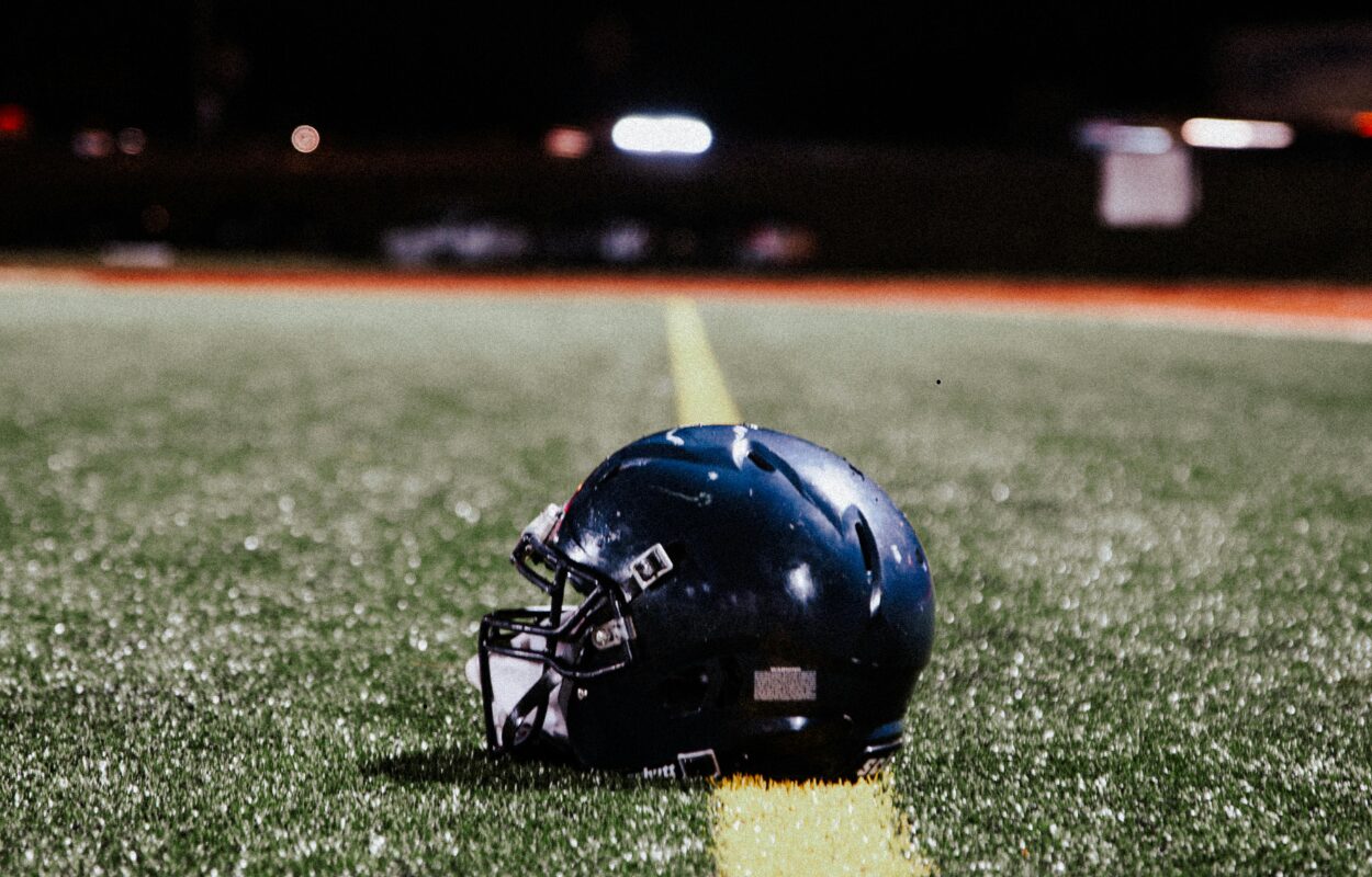 Confira onde assistir Bills x Dolphins na NFL hoje ao vivo | DCI