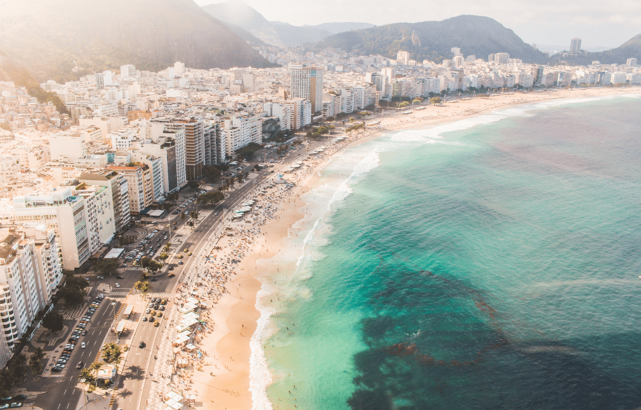 Cardume impressiona banhistas em praia famosa do Rio de Janeiro | DCI