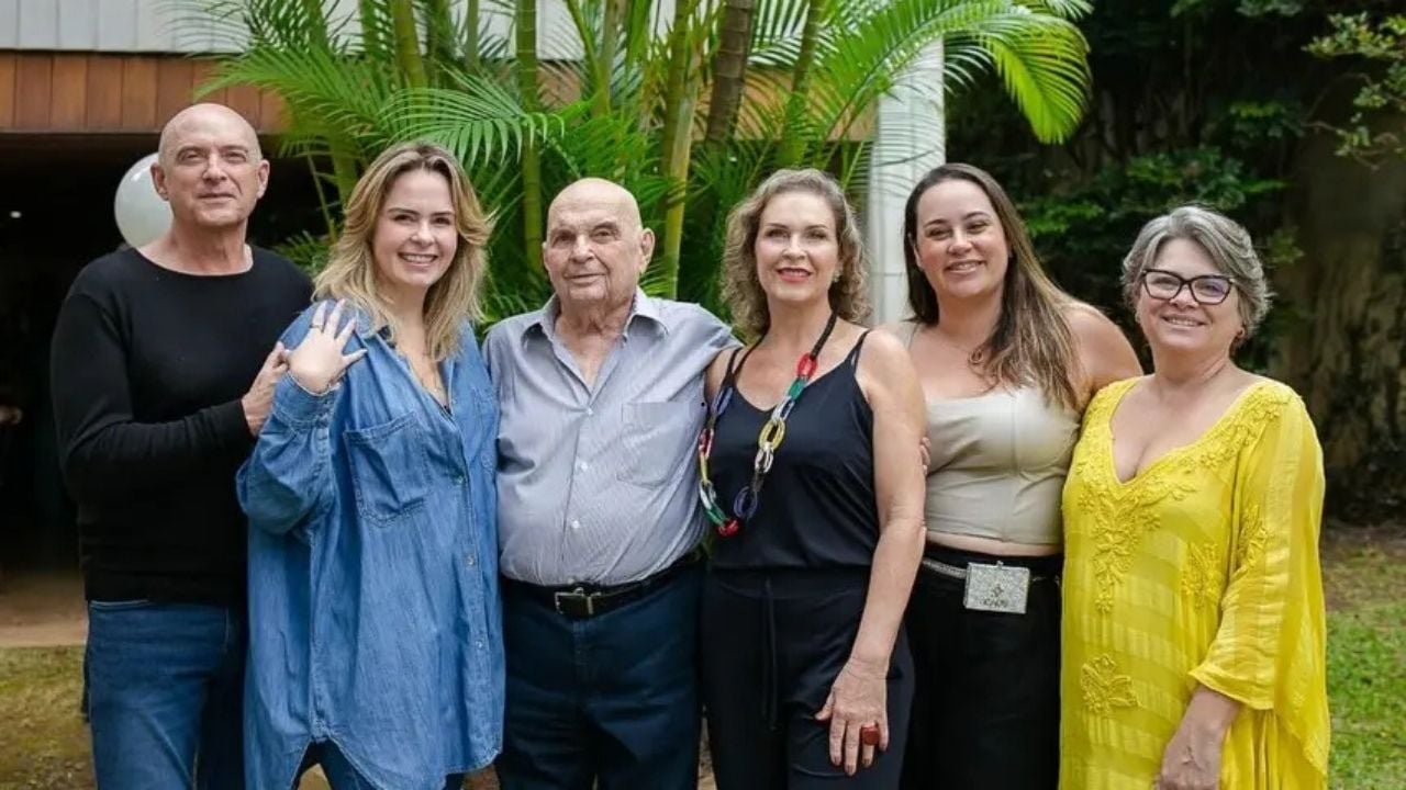 Quem são os irmãos de Ana Paula Renault?