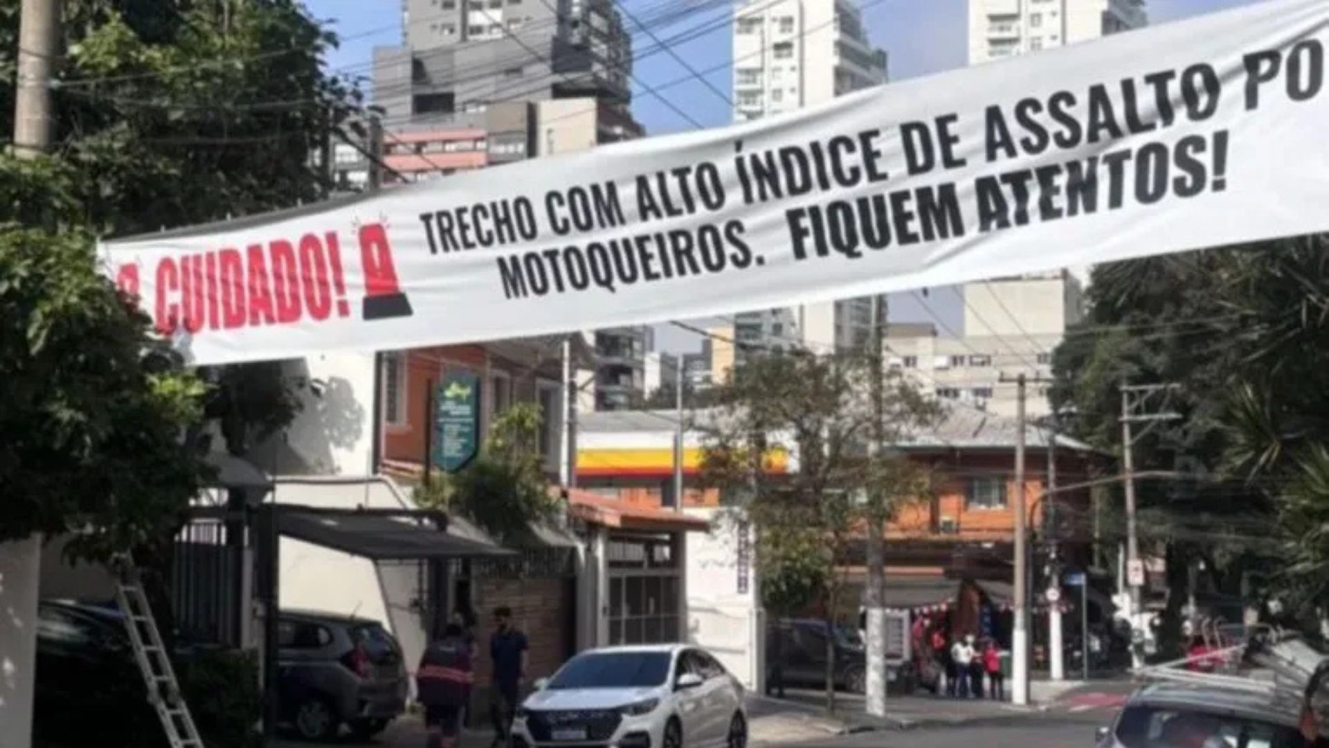 Prefeitura remove faixa de moradores sobre assaltos em Pinheiros e ...