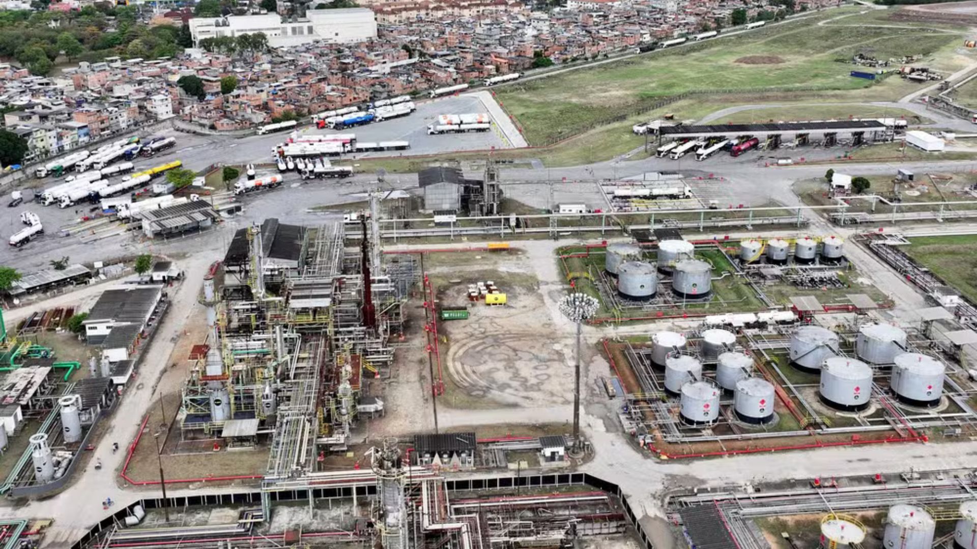 MPRJ pede falência da Refit e dívida da refinaria já supera R$ 13 ...